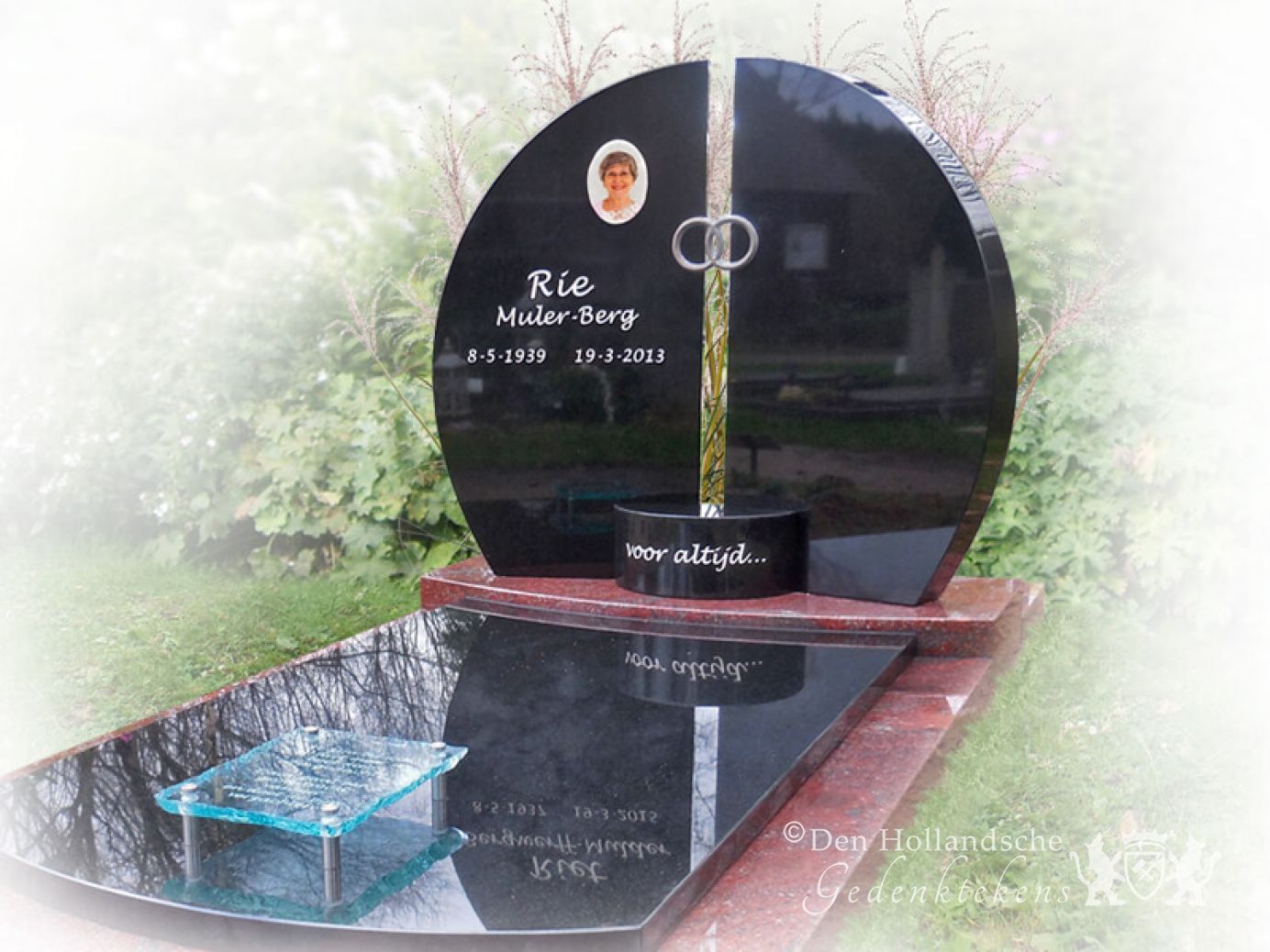 grafsteen-rond-met-porseleinen-foto.jpg | Den Hollandsche Gedenktekens